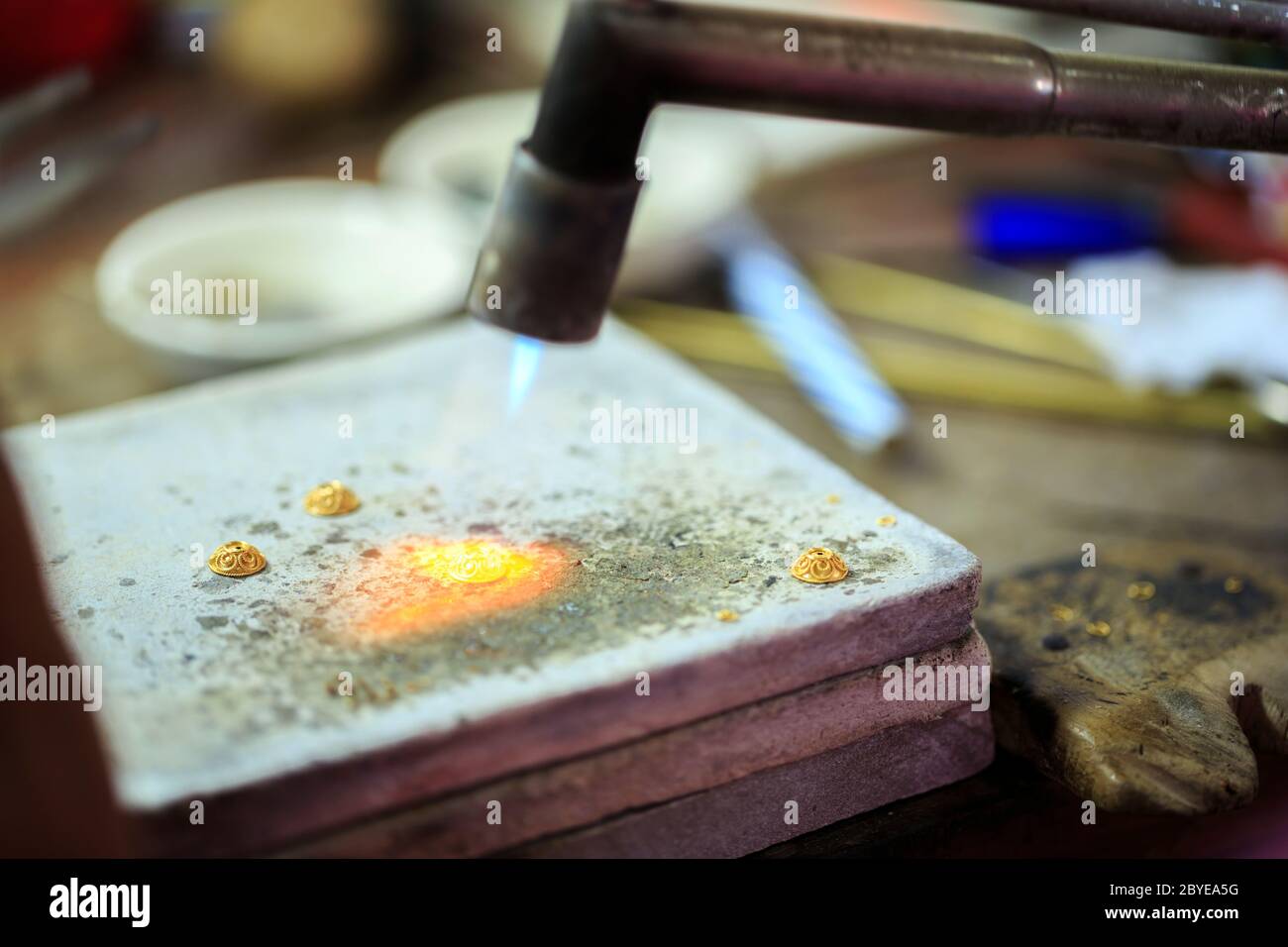 Close up hands goldsmith hi-res stock photography and images - Alamy