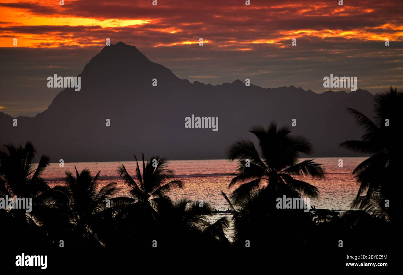 View on mountain Orohena at sunset. Polynesia. Tah Stock Photo - Alamy