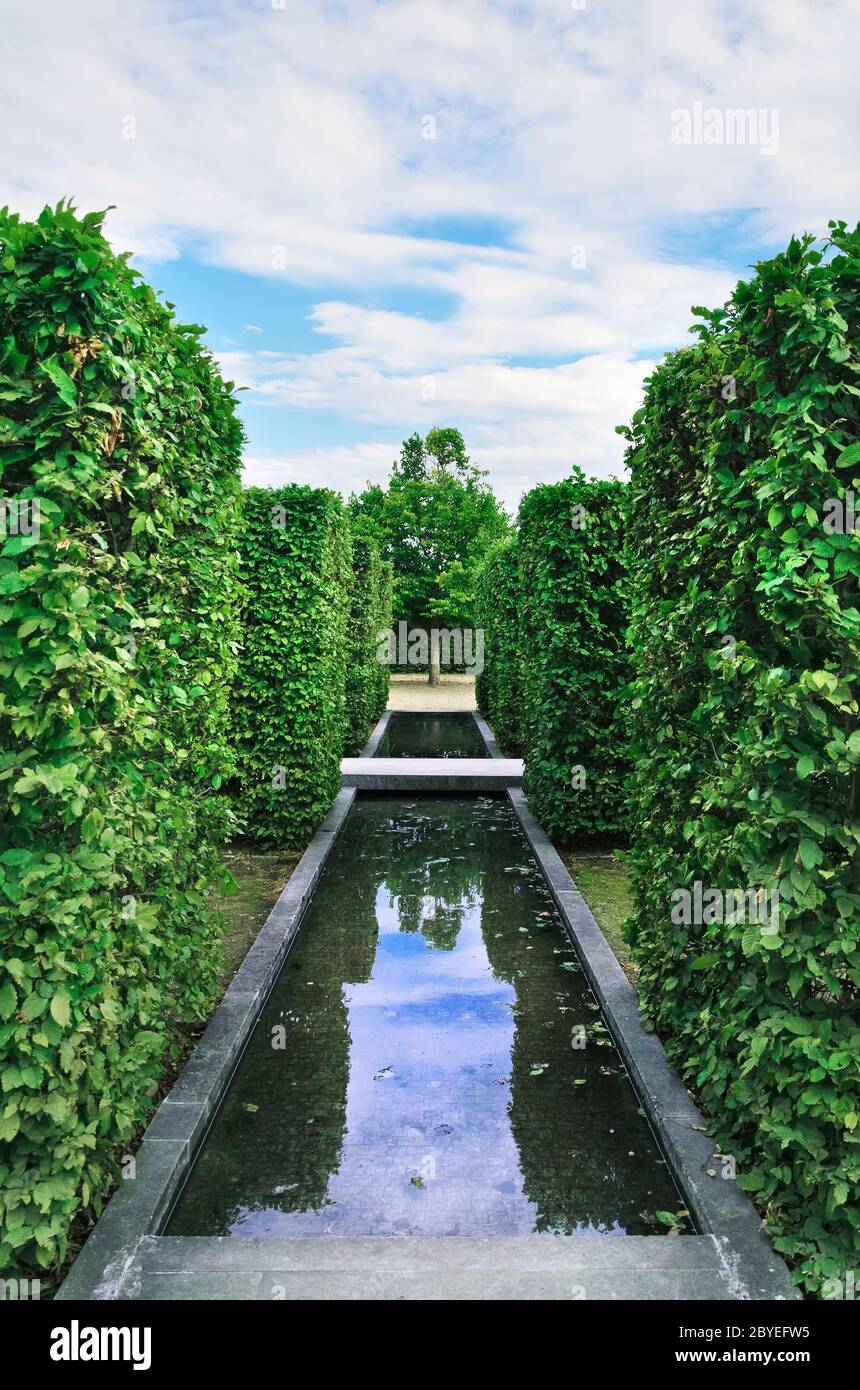 Labyrinth water hi-res stock photography and images - Alamy