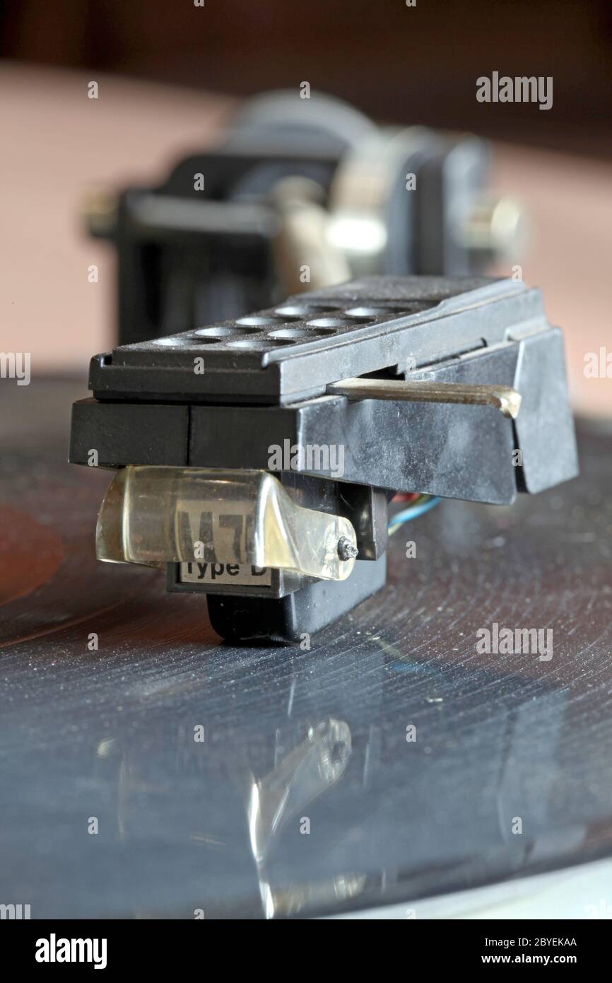 Gramophone tone arm hi-res stock photography and images - Alamy