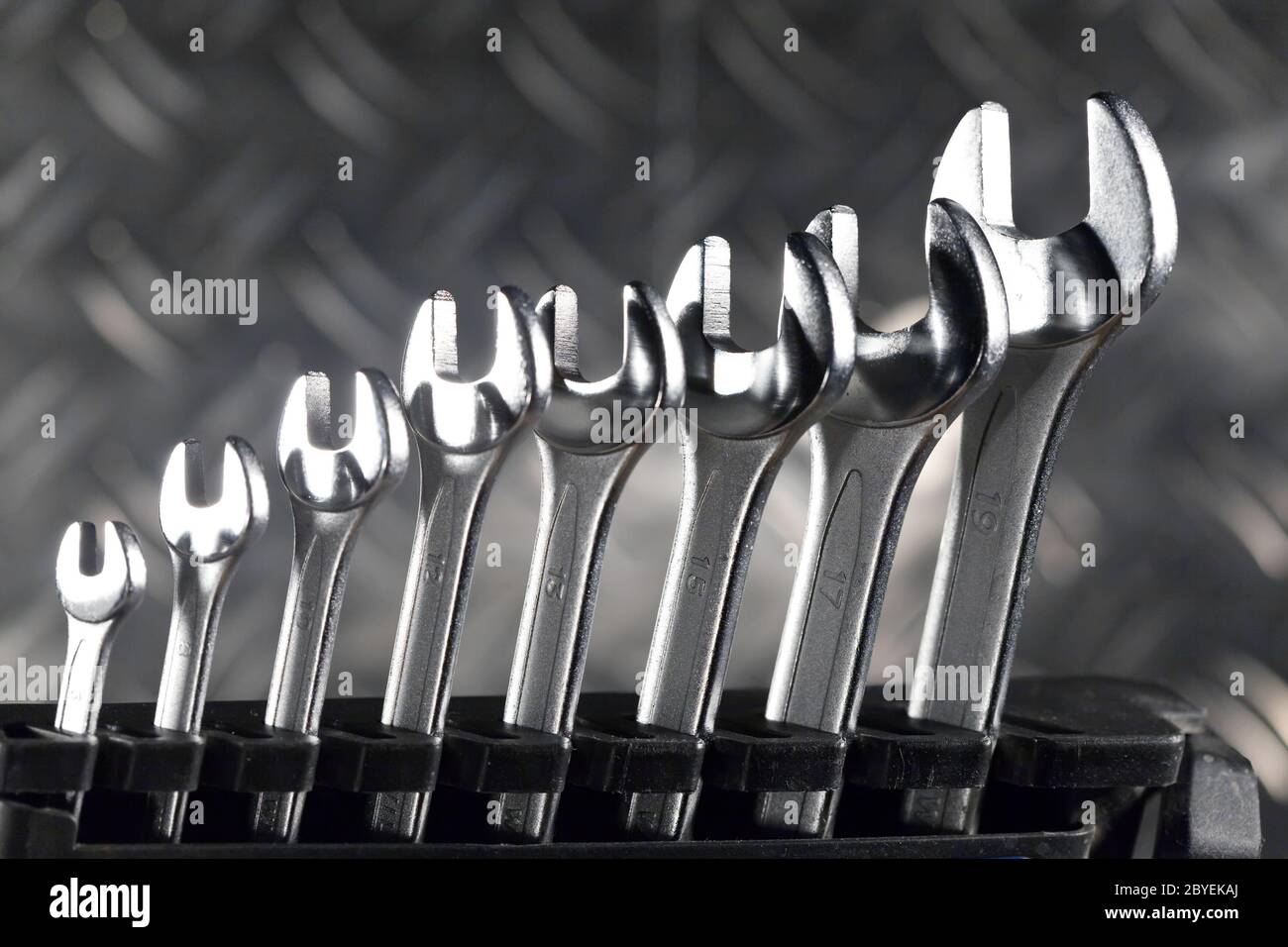 Set of brilliant nut keys of different sizes on su Stock Photo - Alamy