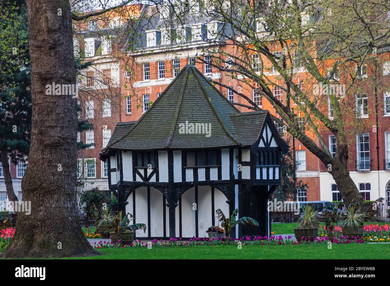 Soho square gardens hi-res stock photography and images - Alamy