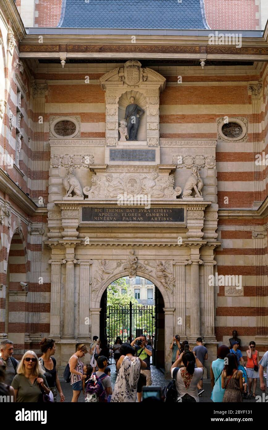 The Renaissance portal in the courtyard of Capitole de Toulouse ...