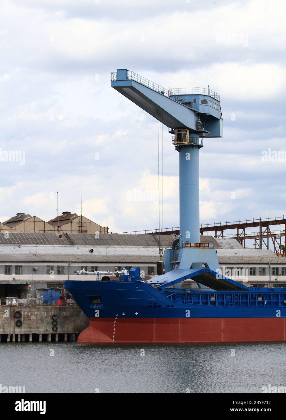 Ship discharge hi-res stock photography and images - Alamy
