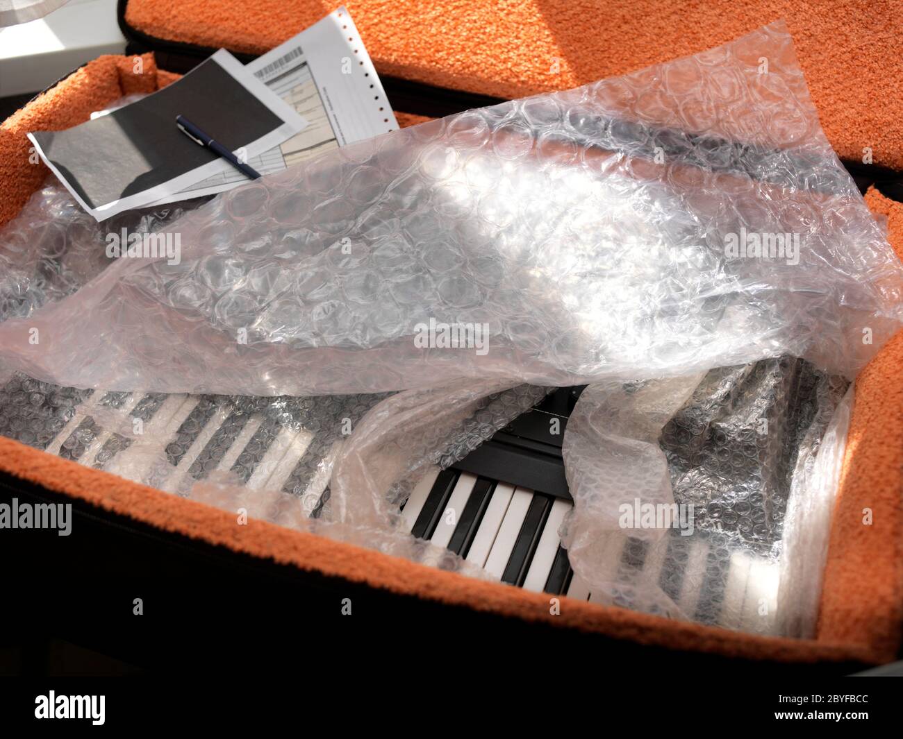 Instrument flight case hi-res stock photography and images - Alamy