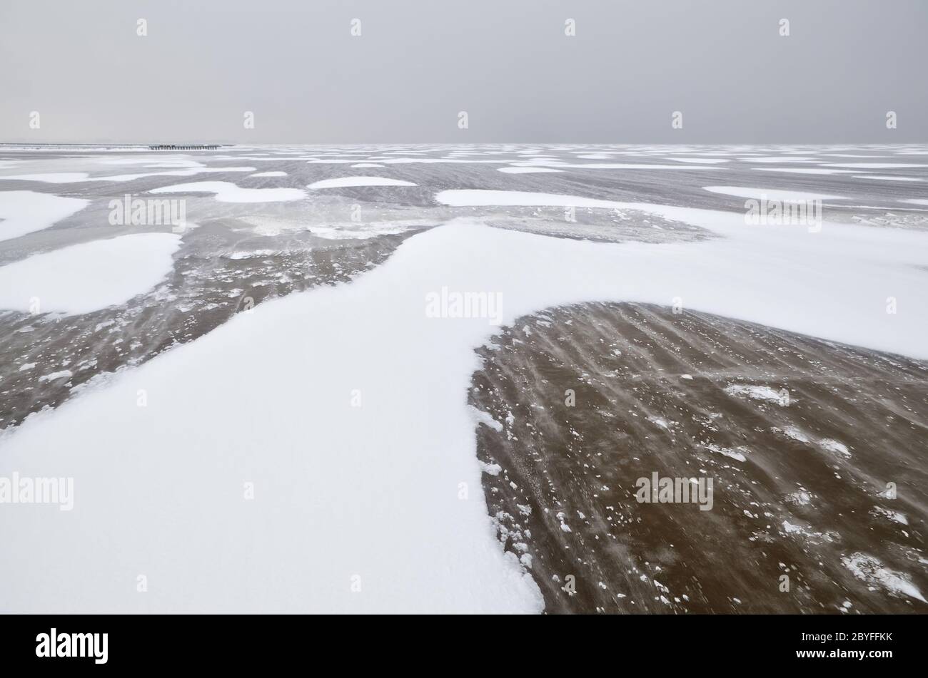 Wind create snow texture hi-res stock photography and images - Alamy
