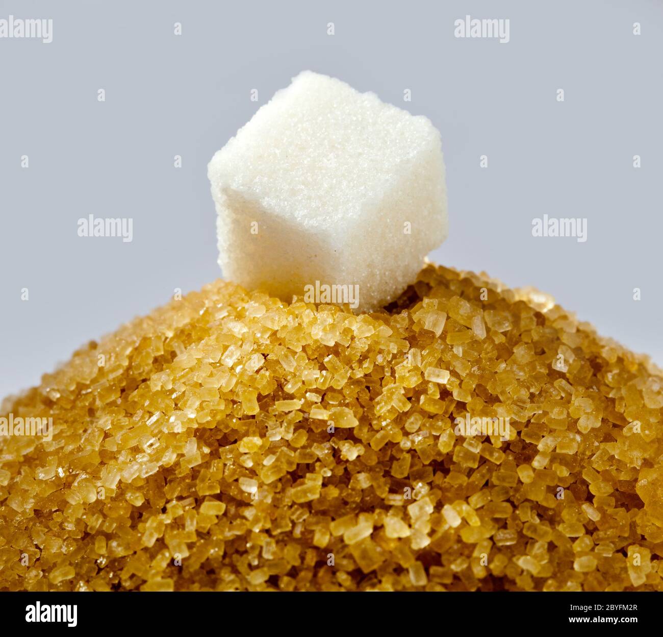 Sugar cube on a heap of granulated sugar Stock Photo - Alamy
