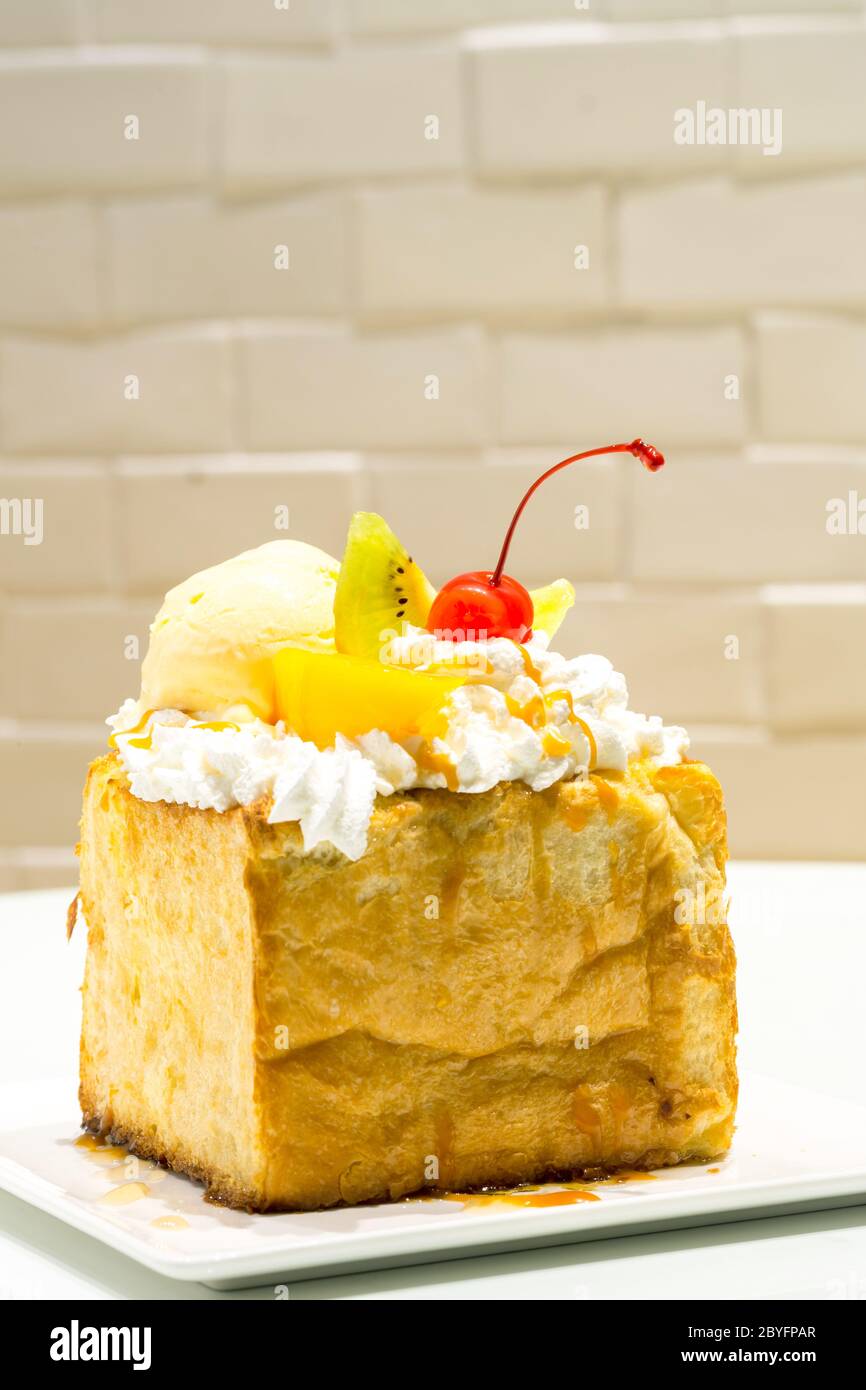 Honey toast with icecream hi-res stock photography and images - Alamy