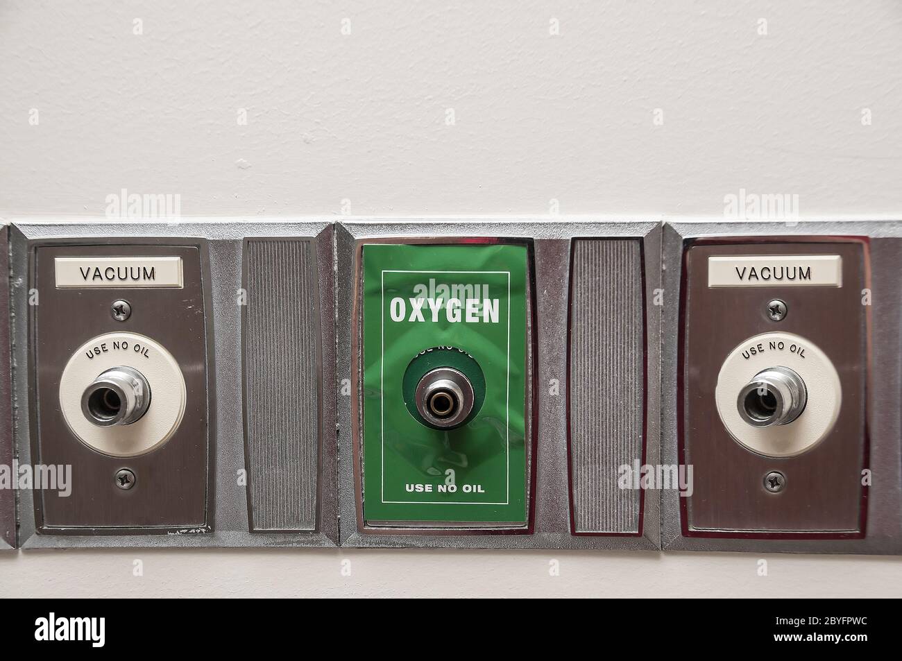 Oxygen tube hospital hi-res stock photography and images - Alamy