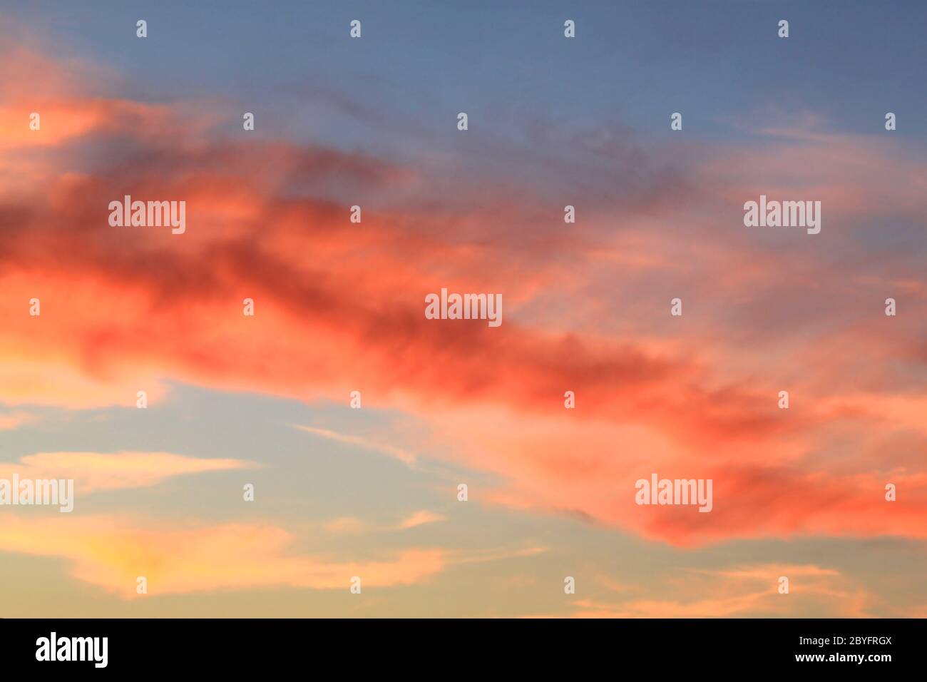 Red cloud cover at sunset hi-res stock photography and images - Alamy
