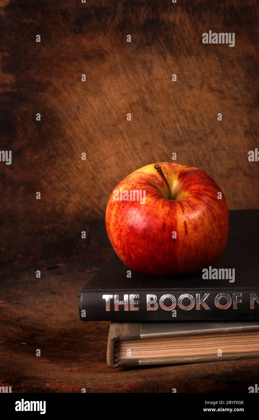 Books and apple Stock Photo - Alamy