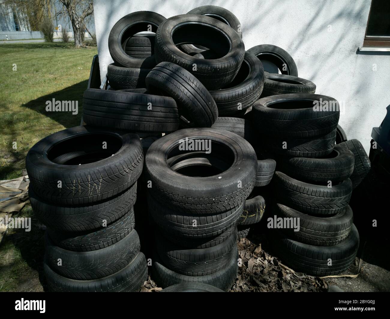 Pile of tires hi-res stock photography and images - Alamy