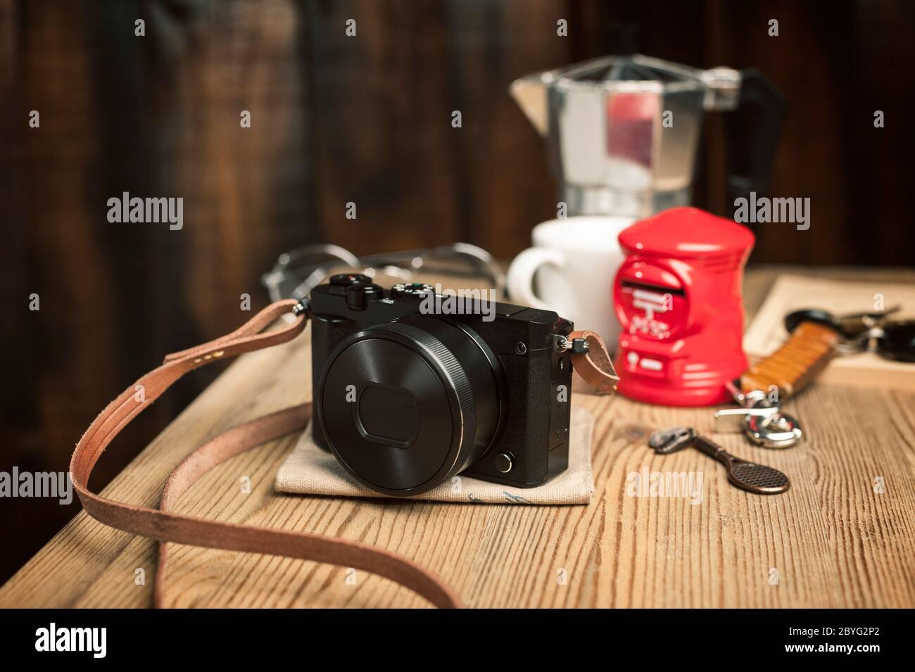 Digital mirrorless camera hi-res stock photography and images - Alamy