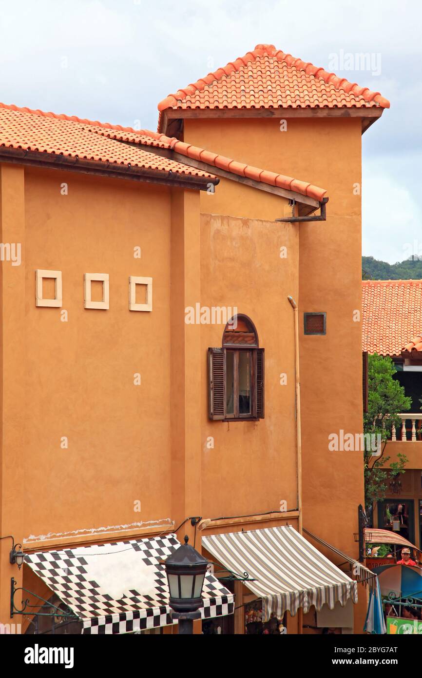 Italian villa open door hi-res stock photography and images - Alamy