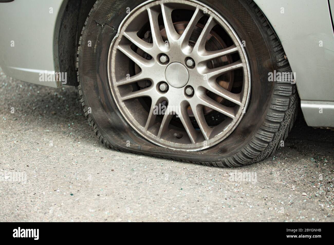 Flat car tyre and damaged wheel rim. Close-up side view Stock Photo - Alamy