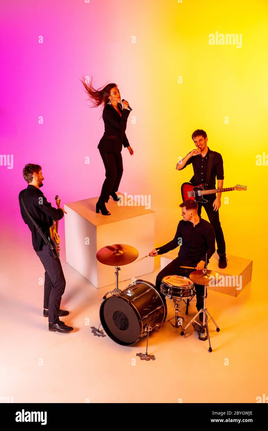 Female singer top view hi-res stock photography and images - Alamy