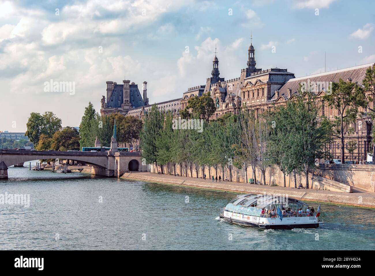 Louvre museum aerial hi-res stock photography and images - Alamy