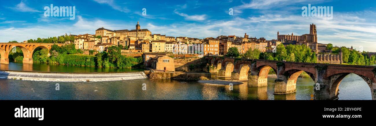 Albi. Old bridge (le pont vieux) and Cathedral of Saint Cecilia, River ...