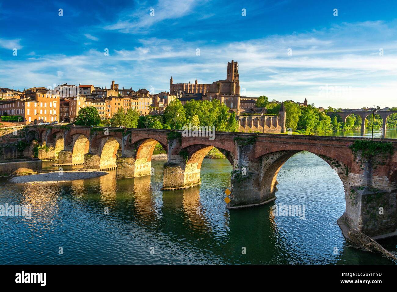 Albi. Old bridge (le pont vieux) and Cathedral of Saint Cecilia, River ...