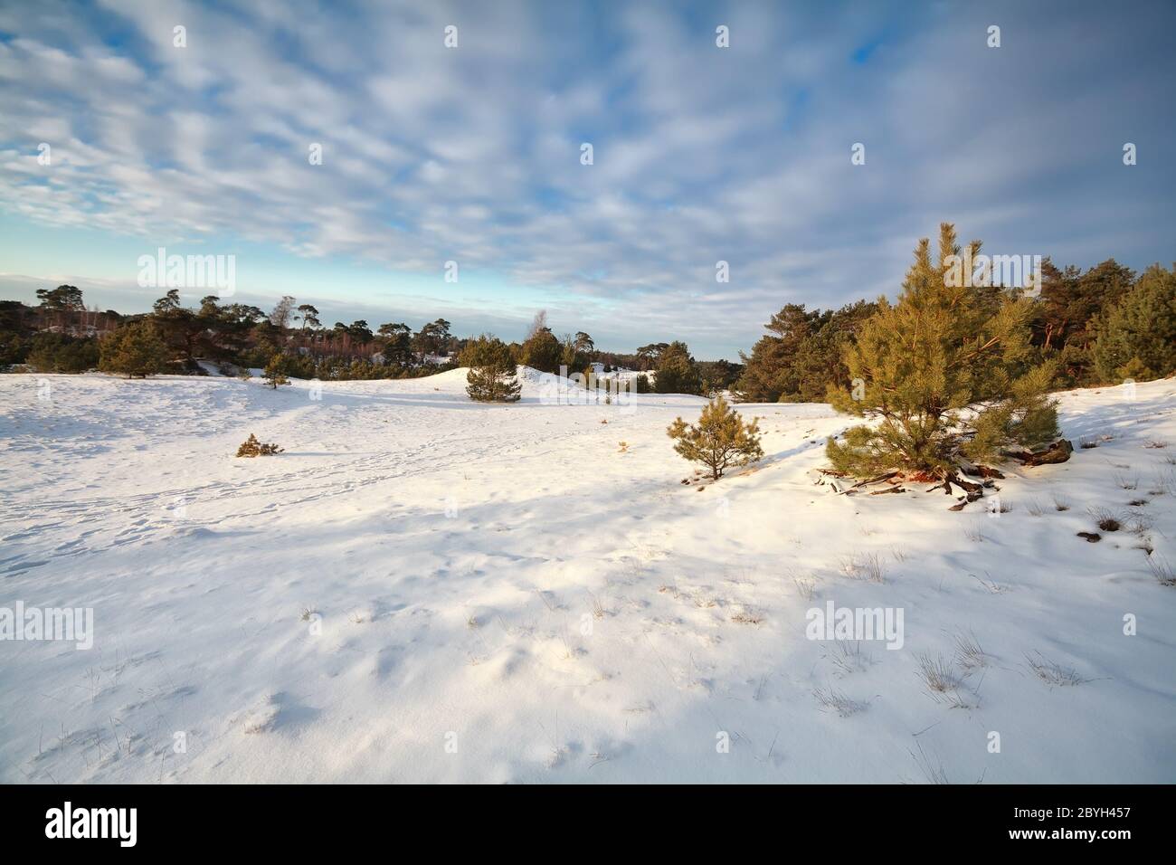 Blue sky with snow hi-res stock photography and images - Alamy