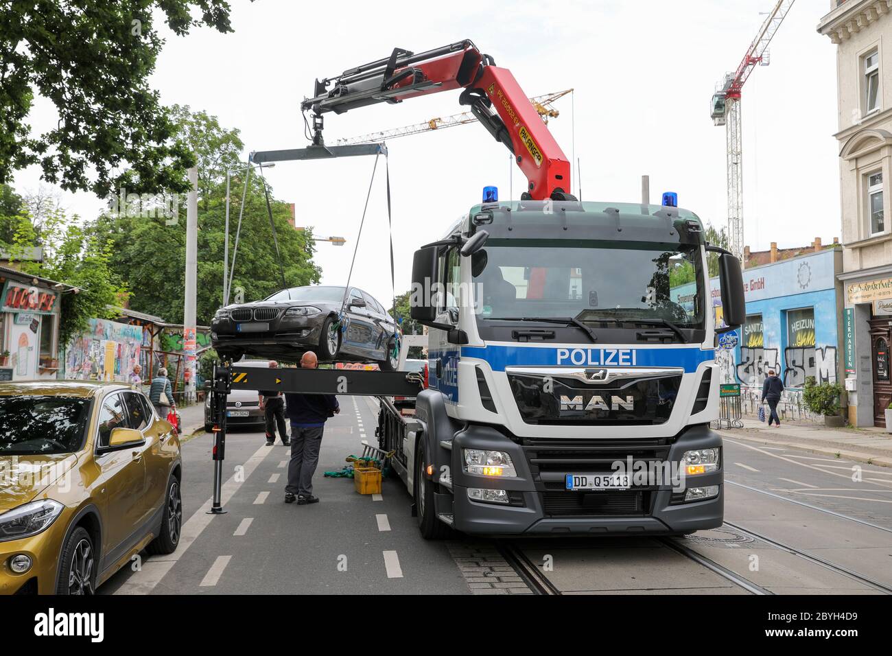 Police tow truck hi-res stock photography and images - Alamy