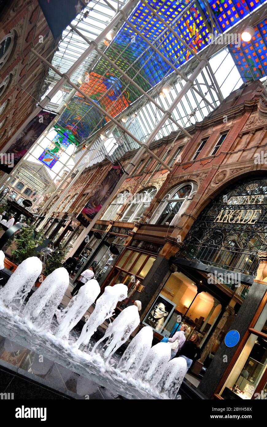Victoria quarter leeds fountains hi-res stock photography and images ...