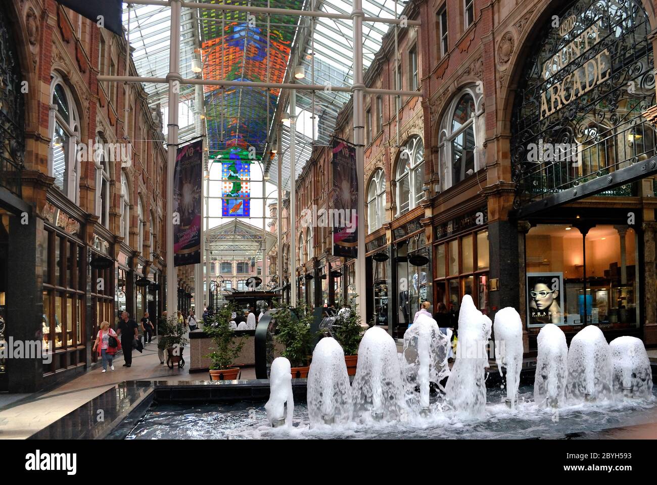 Victoria quarter leeds fountains hi-res stock photography and images ...
