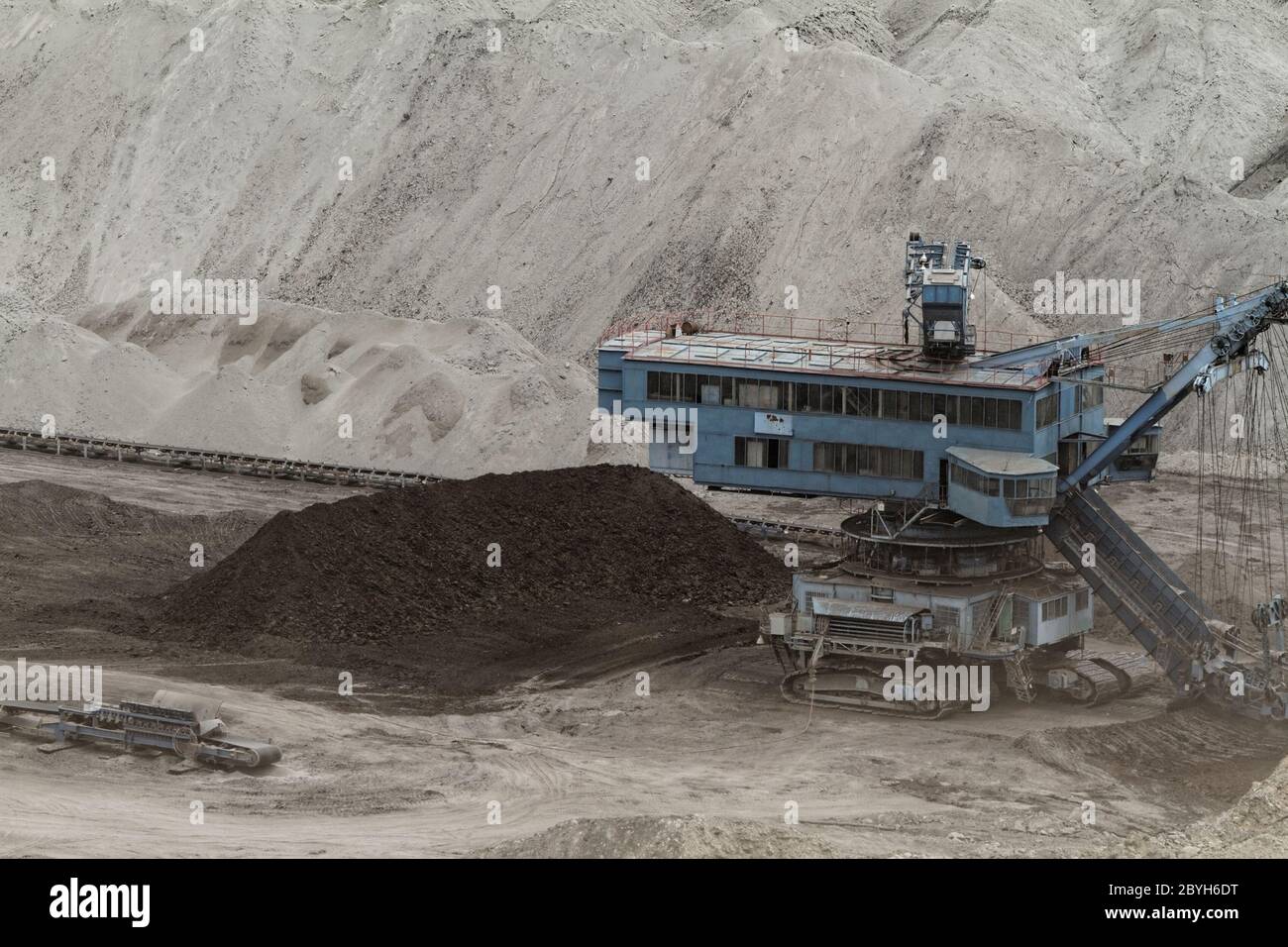 Open pit mining scar hi-res stock photography and images - Alamy