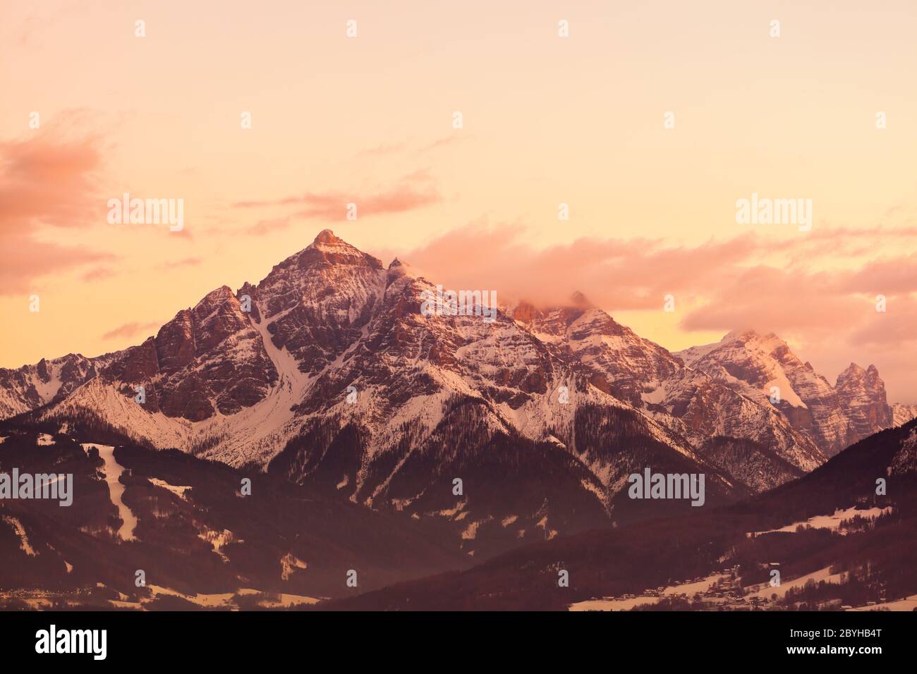 Magenta mountains hi-res stock photography and images - Alamy