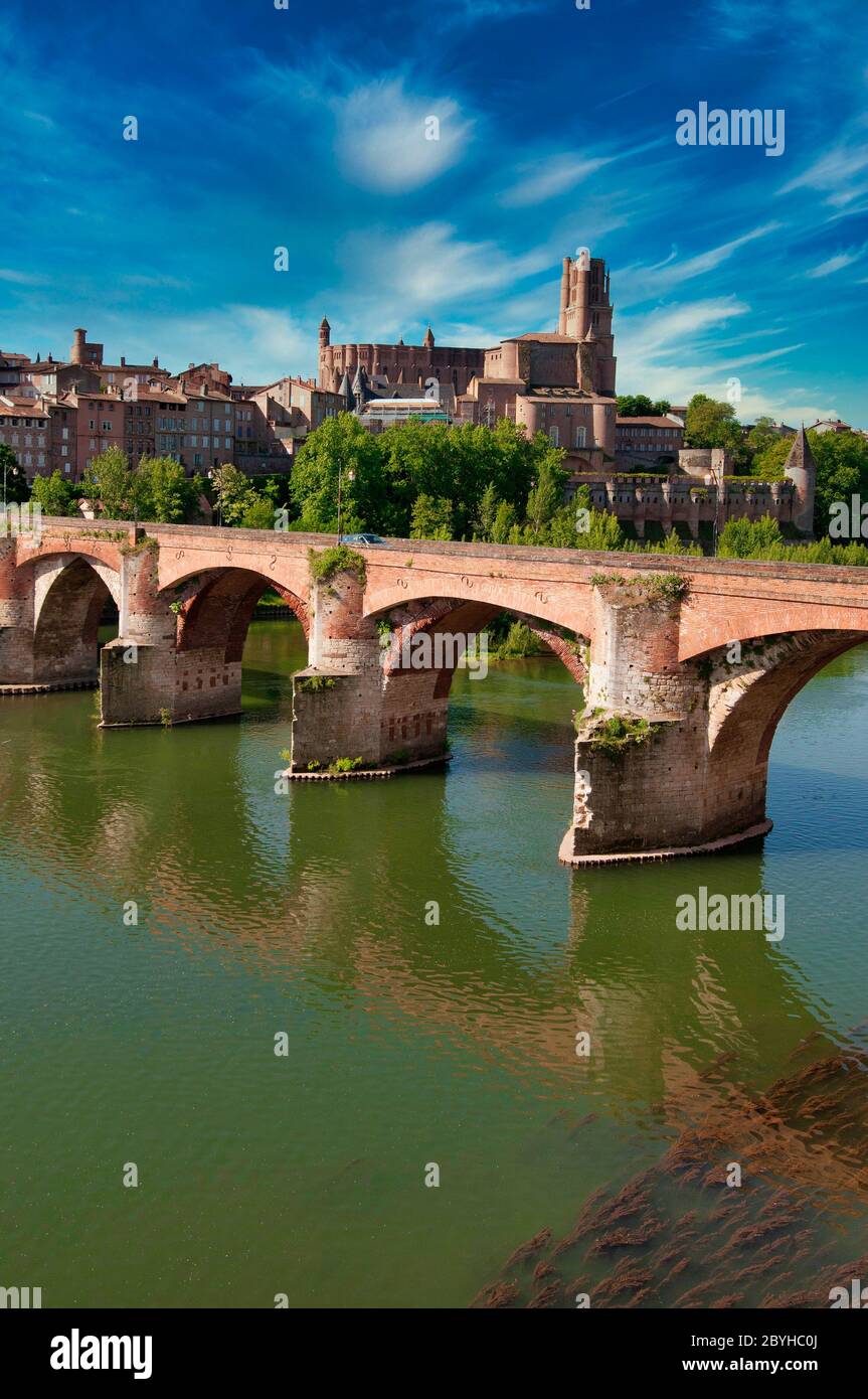 Albi. Old bridge (le pont vieux) and Cathedral of Saint Cecilia, River ...