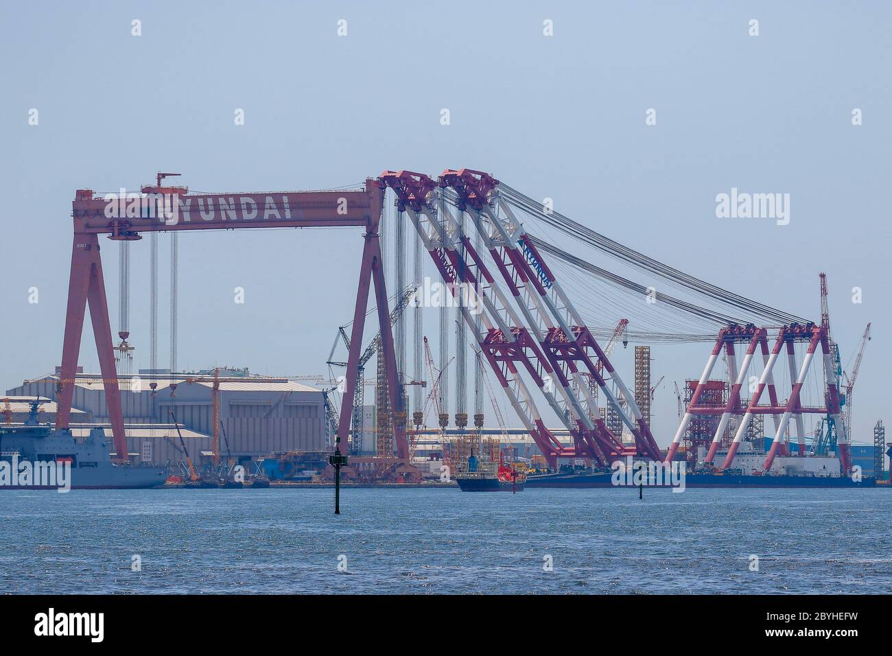 View scene of hyundai mipo dockyard hi-res stock photography and images ...