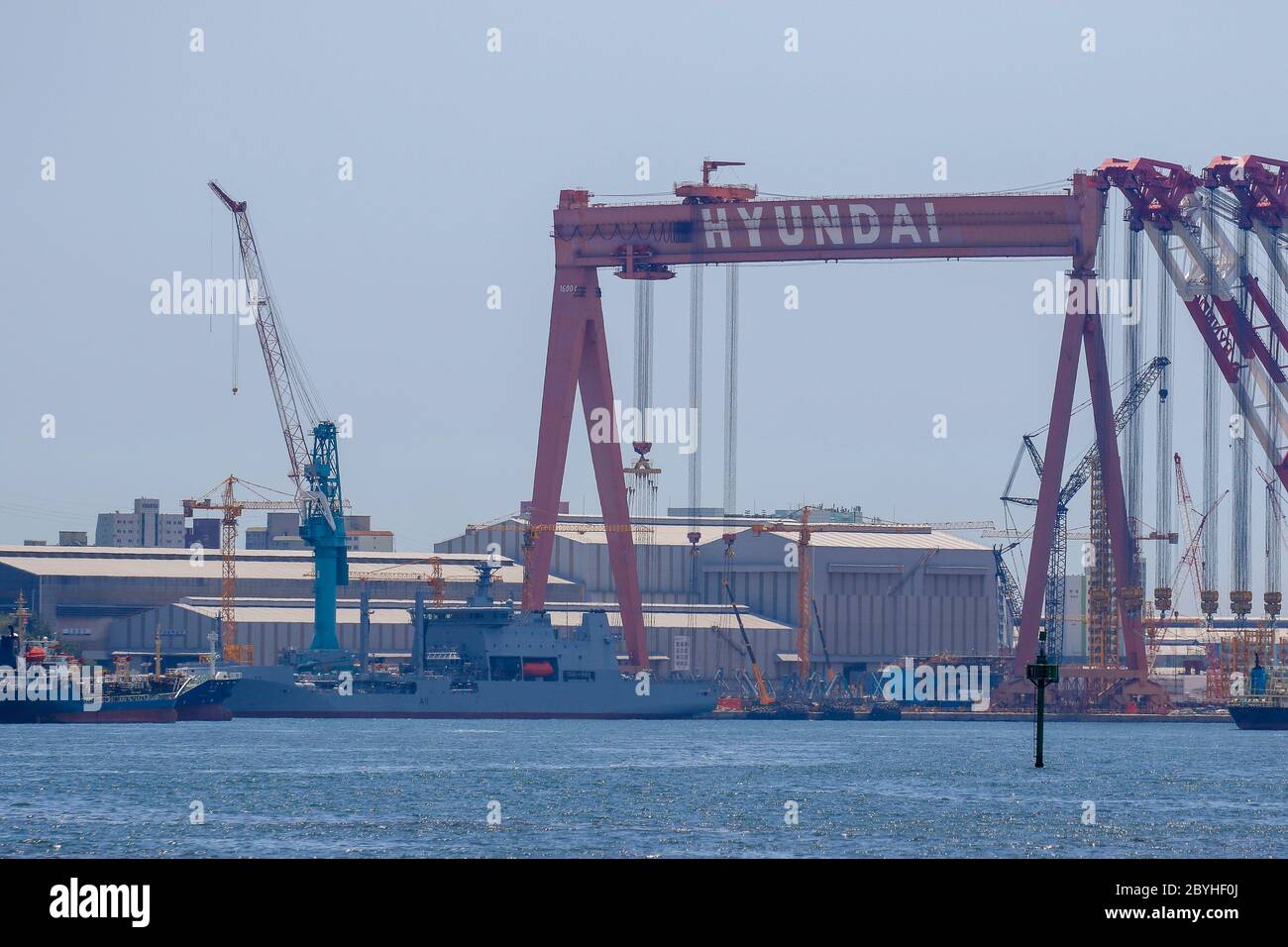 Hyundai mipo dockyard hi-res stock photography and images - Alamy