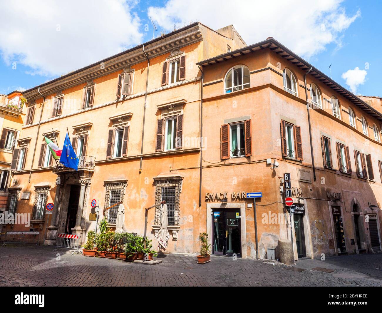 Rome bar trevi hi-res stock photography and images - Alamy