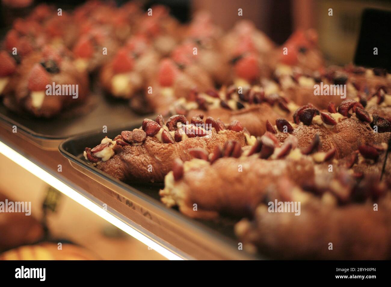 Delicious bread in a bakery Stock Photo - Alamy