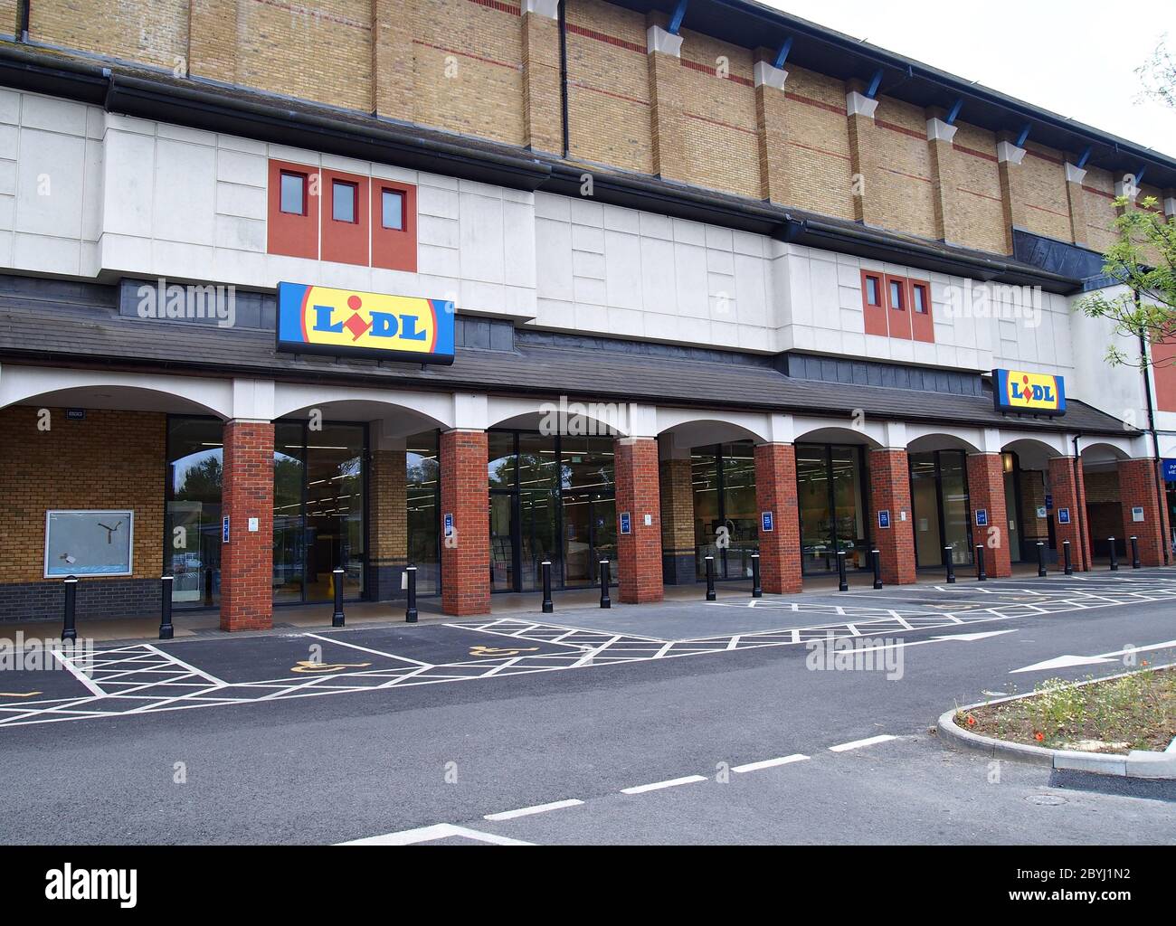 Brand new building of Lidl supermarket in Staines Surrey Uk Stock Photo ...