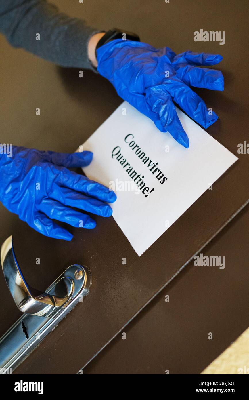 Coronavirus quarantine sign on the apartment door Stock Photo - Alamy