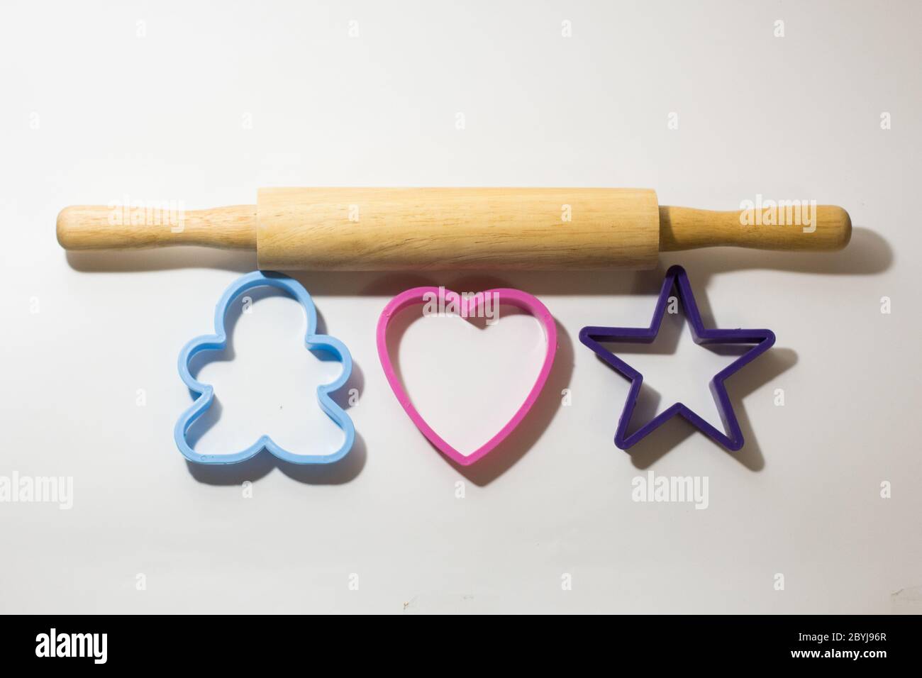 rolling pin with baking dish on white background Stock Photo - Alamy