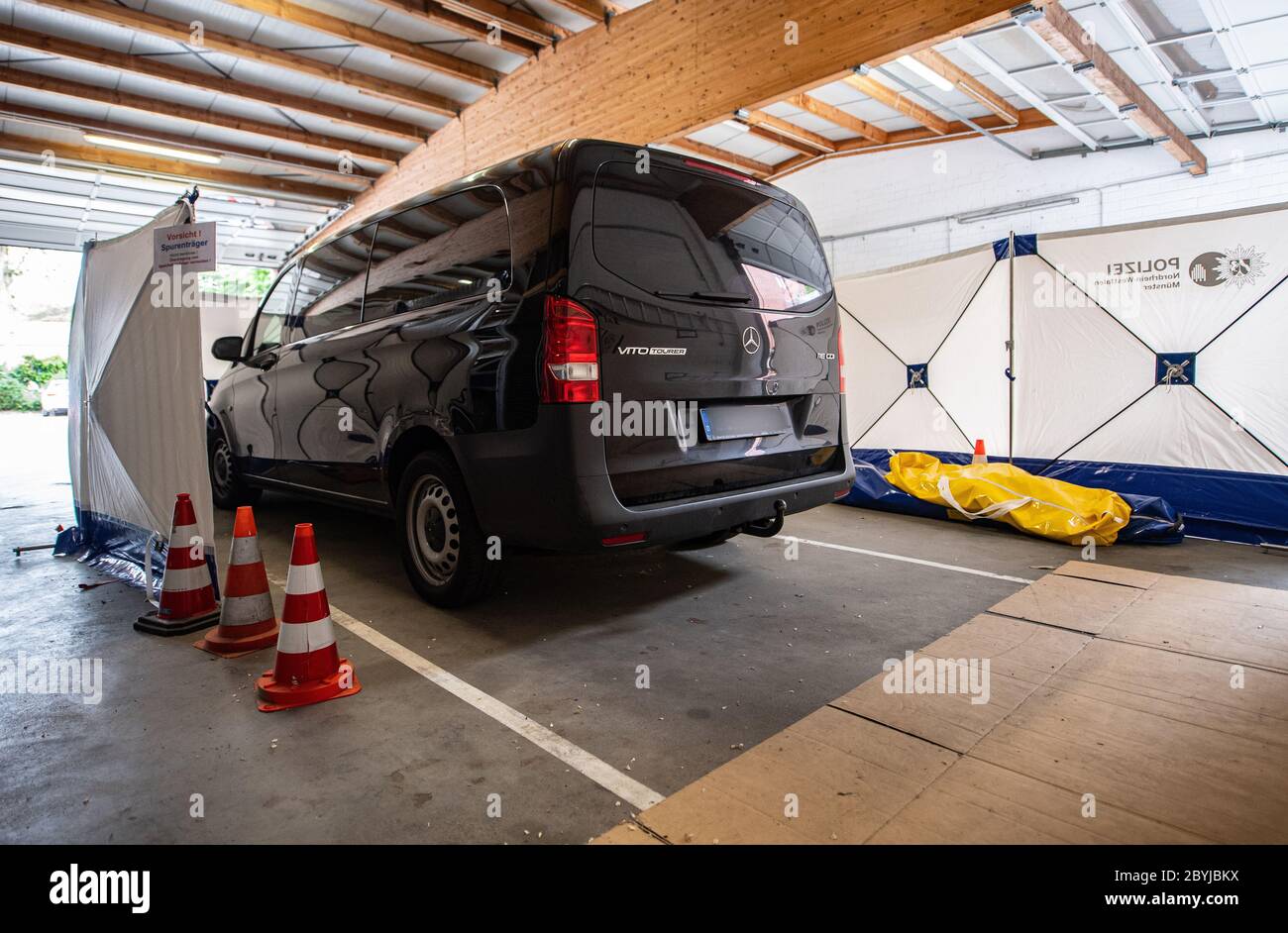 Police photo suspect wall hi-res stock photography and images - Alamy