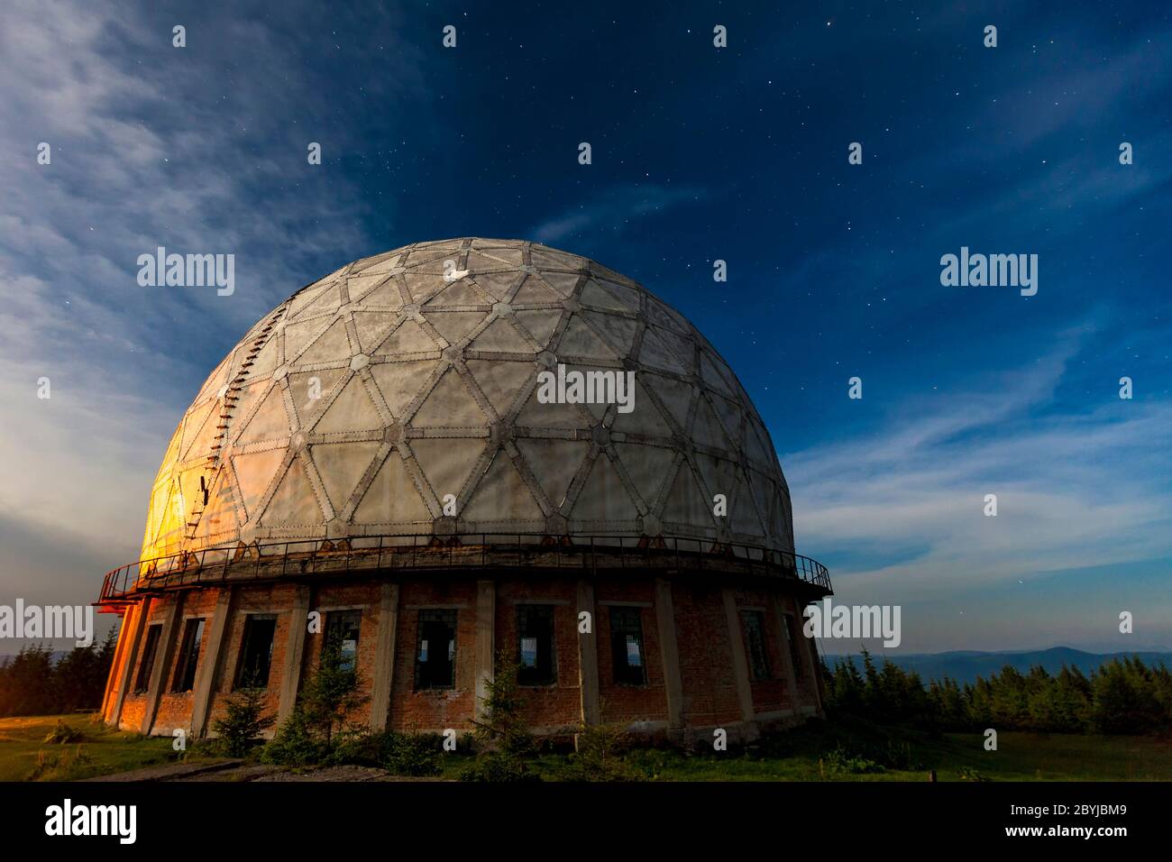 Old radar antenna ukraine hi-res stock photography and images - Alamy