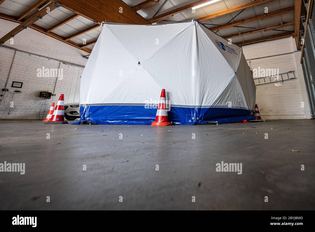 Police photo suspect wall hi-res stock photography and images - Alamy
