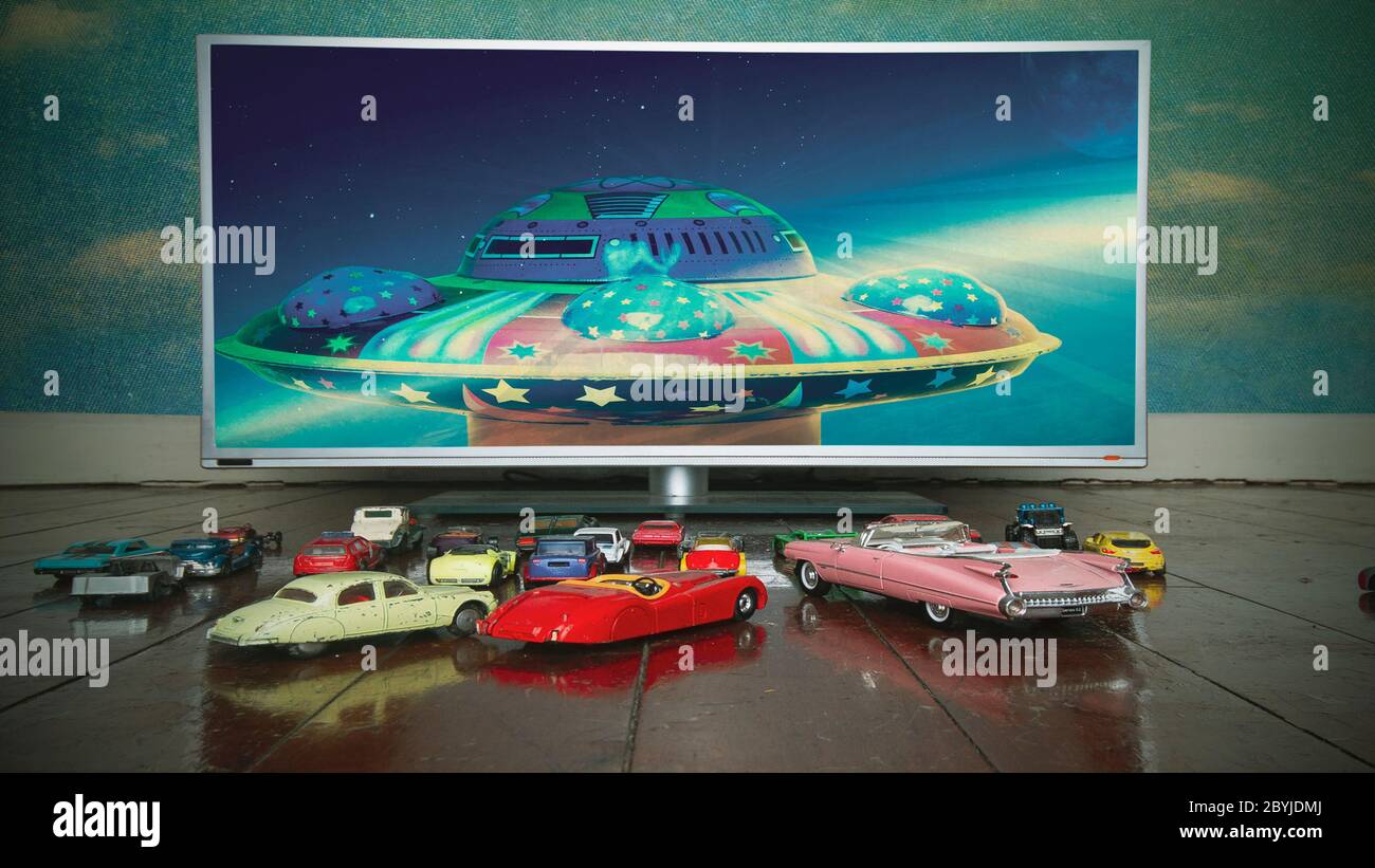 Drive in theater 1950s hi-res stock photography and images - Alamy