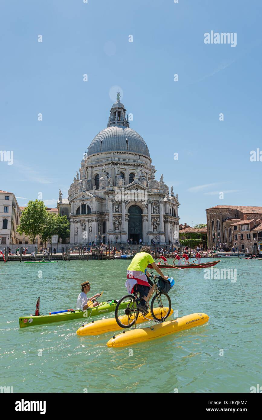Venice, Italy - May 24, 2015: Annual Vogalonga Regatta, funny rowing ...