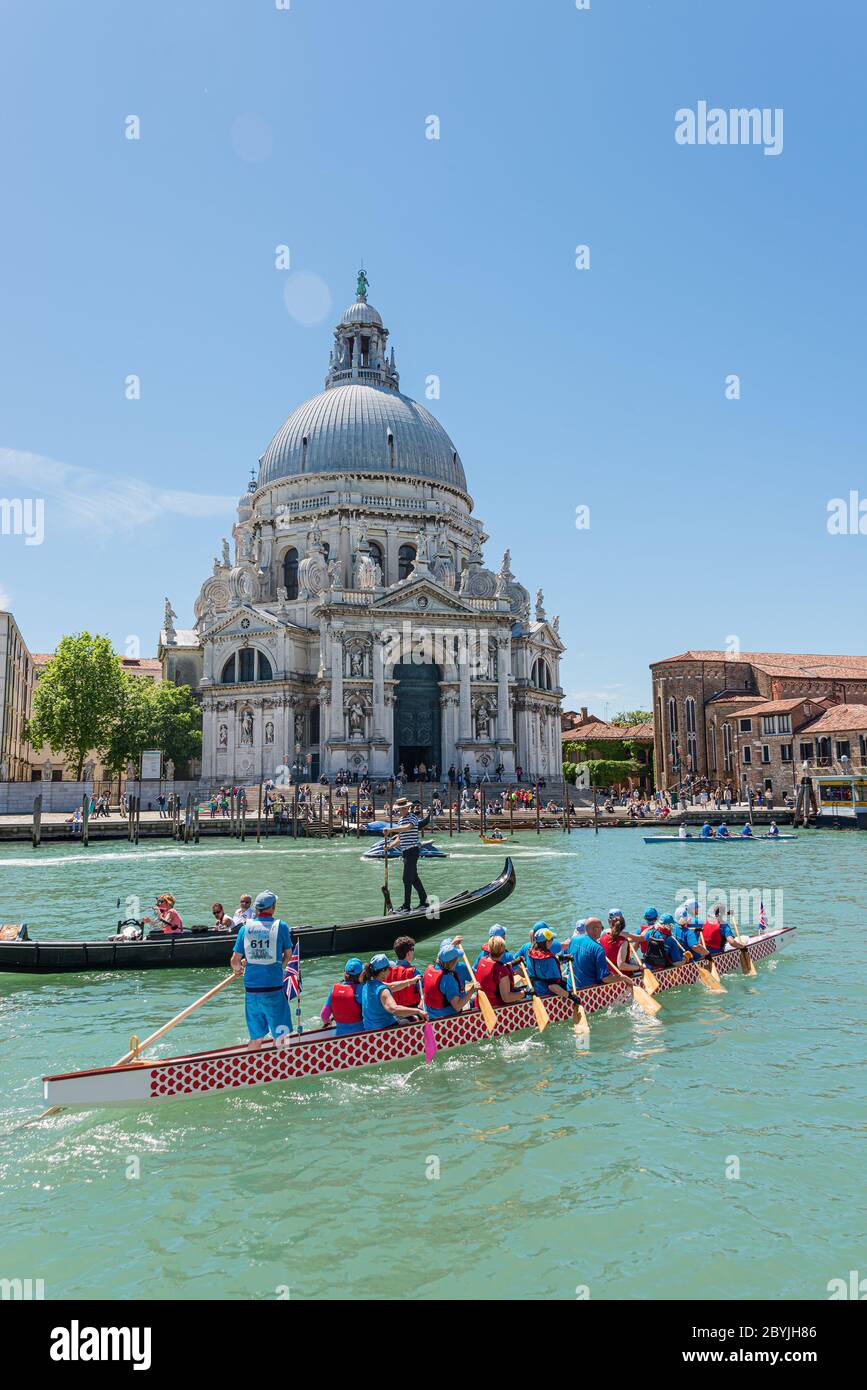 Venice, Italy - May 24, 2015: Annual Vogalonga Regatta, funny rowing ...
