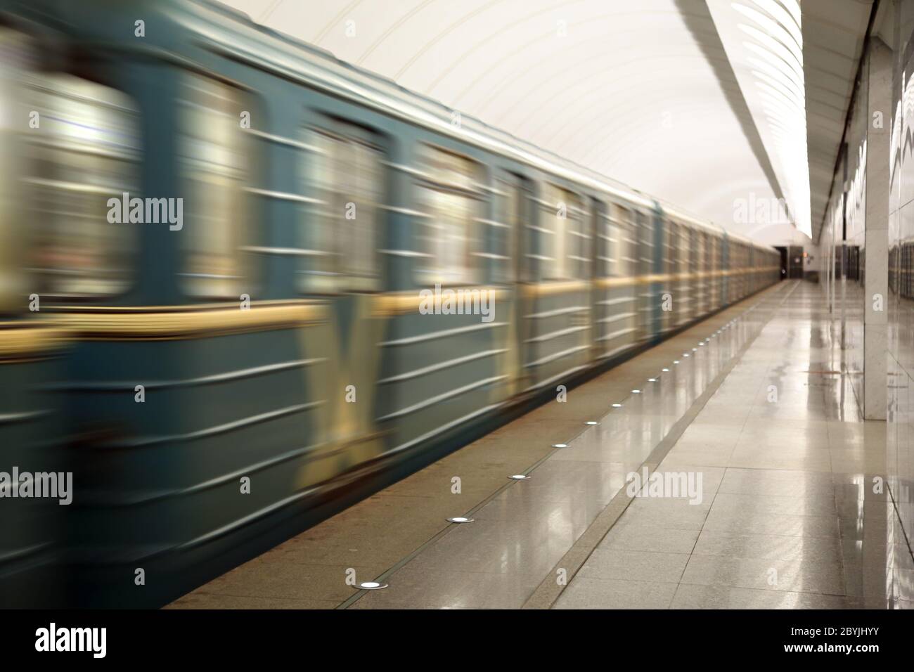 train moving at subway station Stock Photo - Alamy