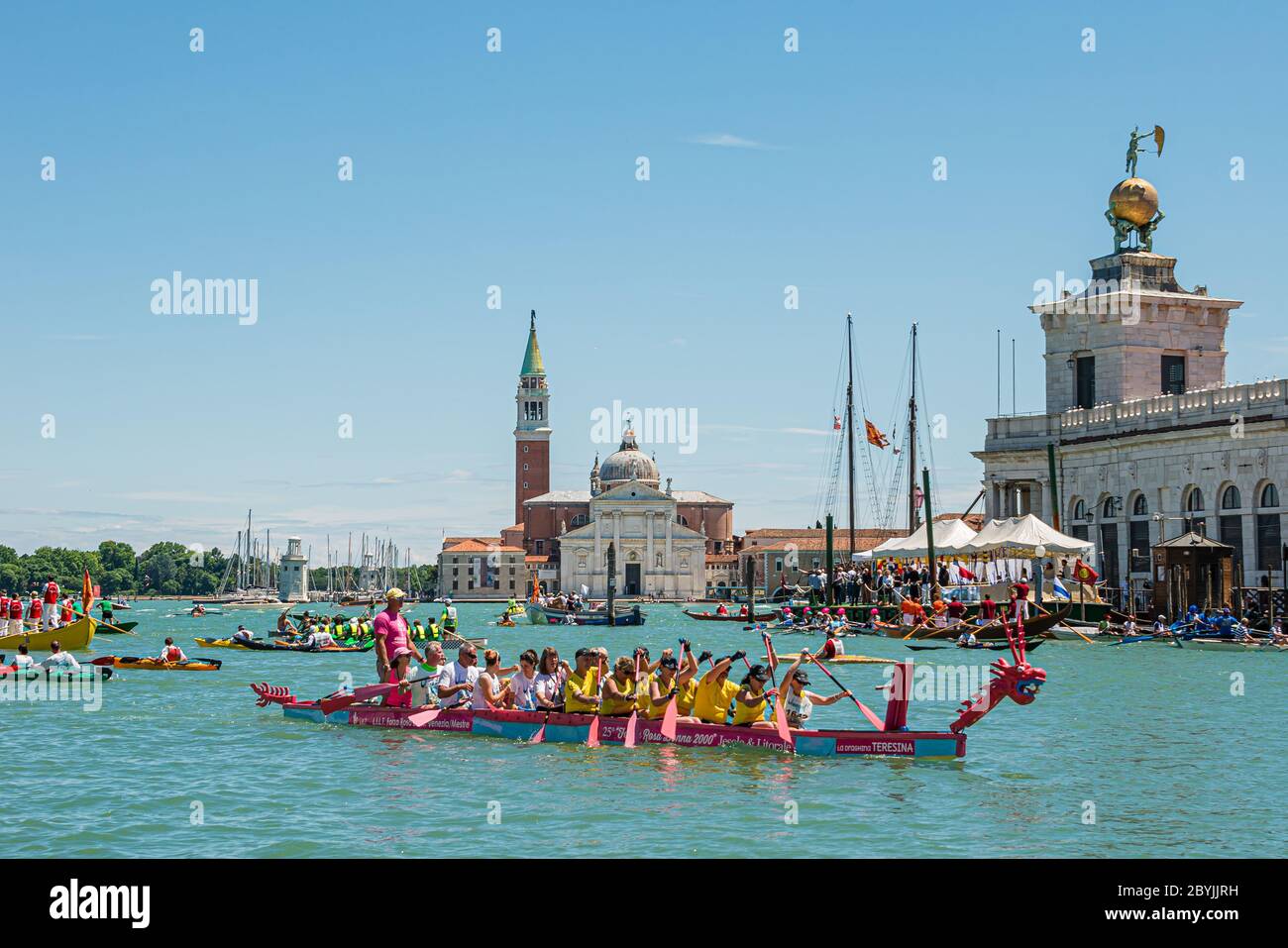 Venice, Italy - May 24, 2015: Annual Vogalonga Regatta, funny rowing ...