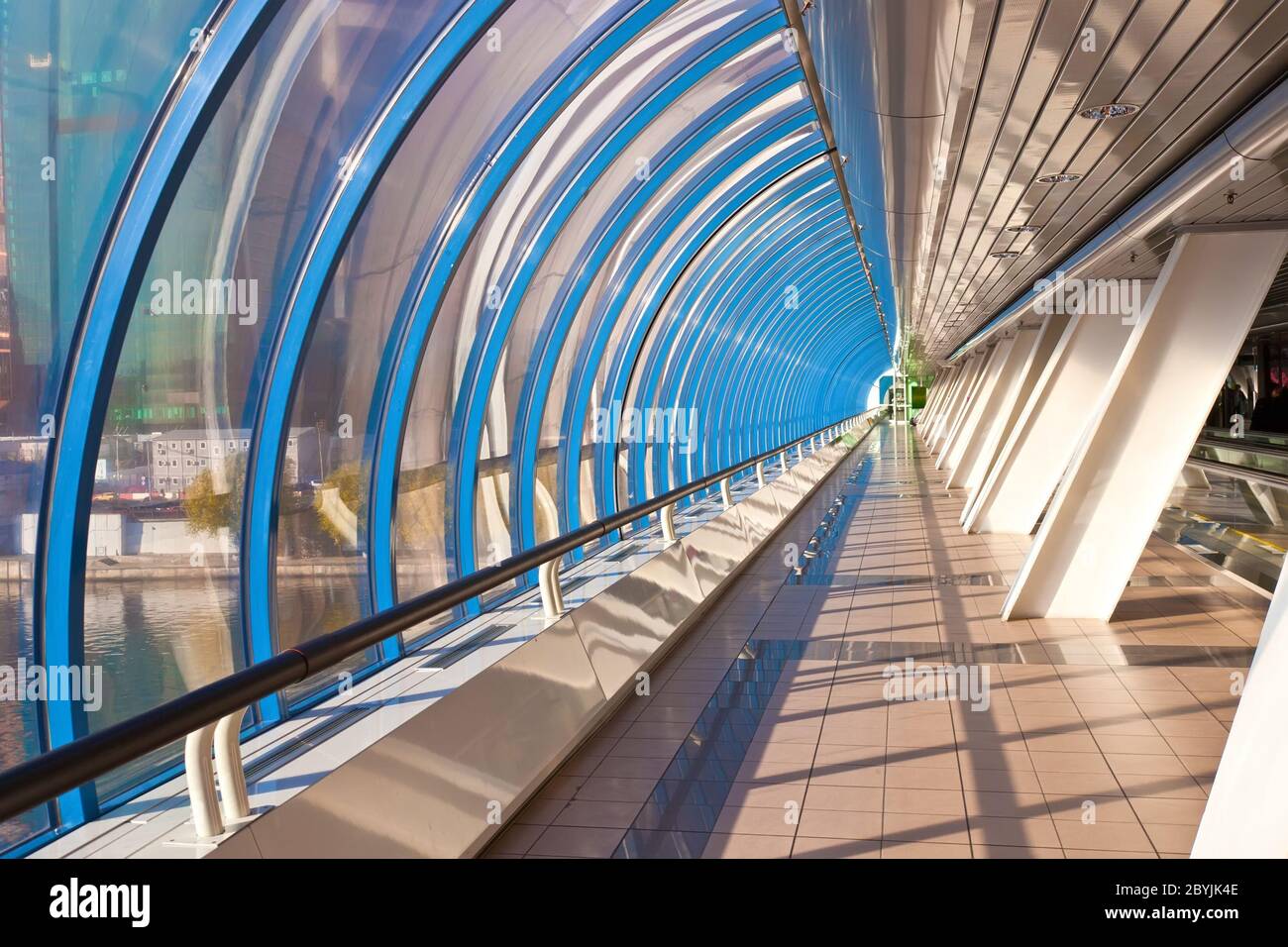 Office bridge hi-res stock photography and images - Alamy