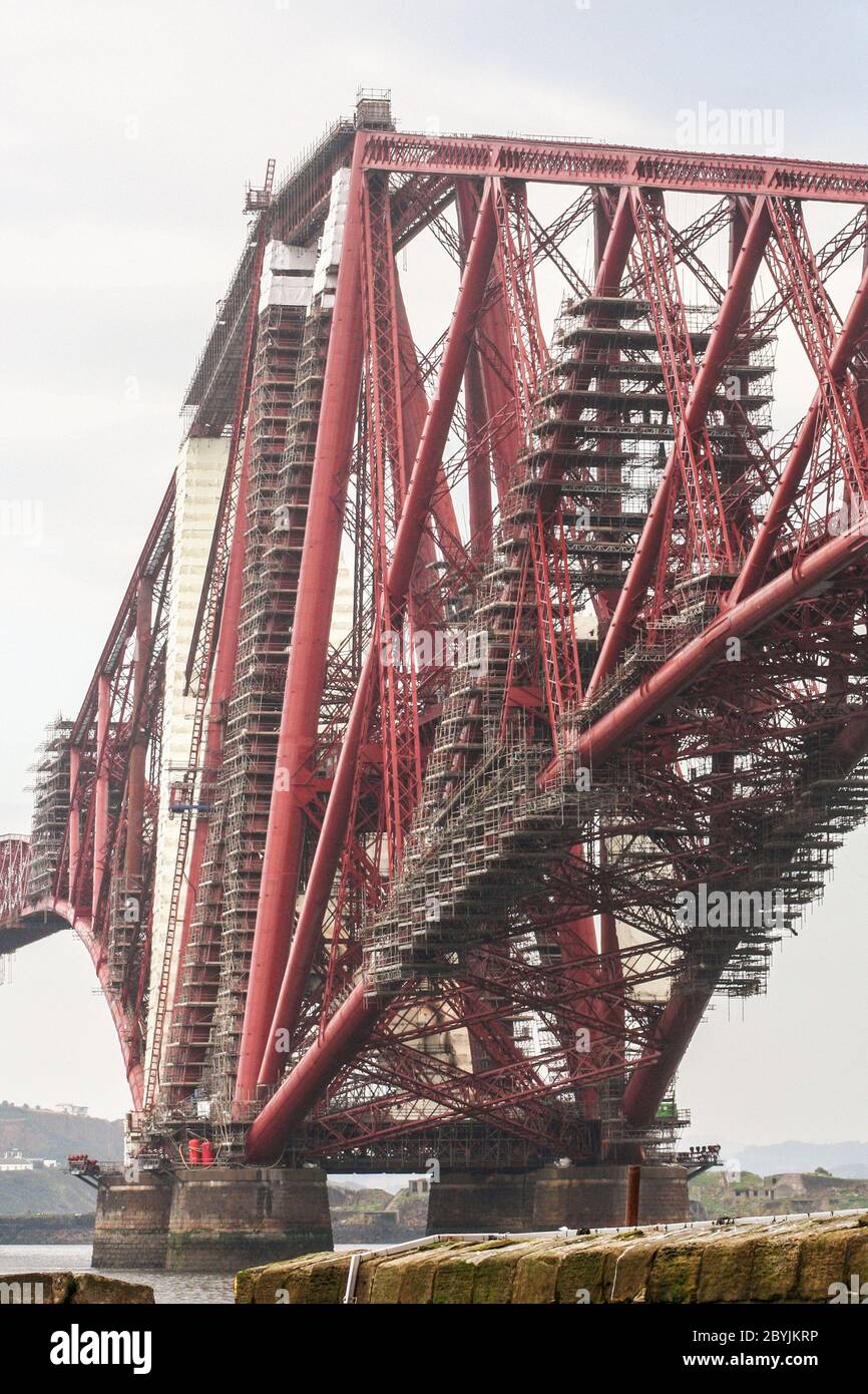 Painting the forth bridge hi-res stock photography and images - Alamy