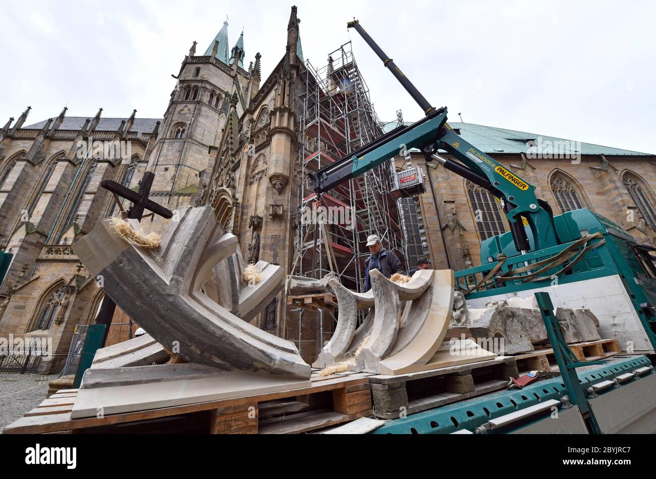 Wimperg hi-res stock photography and images - Alamy