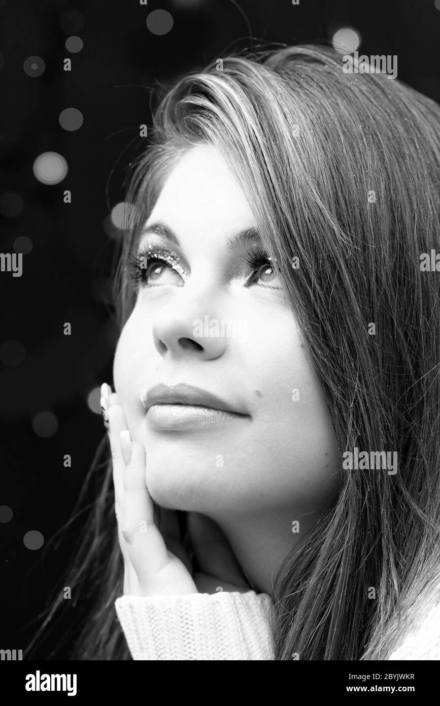 Woman portrait studio smiling hi-res stock photography and images - Alamy