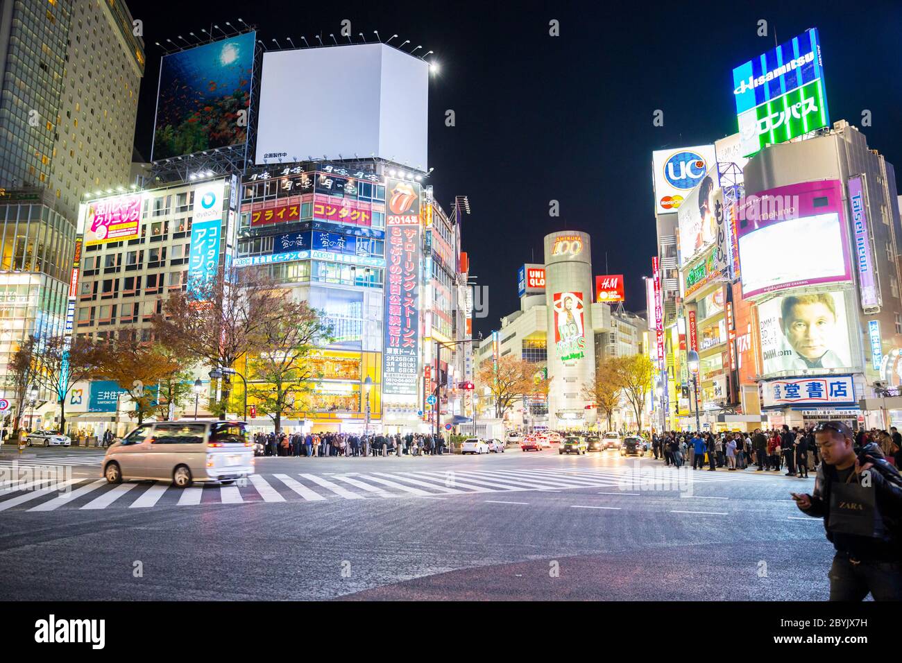 Shibuya cross hi-res stock photography and images - Alamy